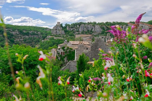 Visiter les calanques de Cassis par la mer et la terre - Onyvatravel