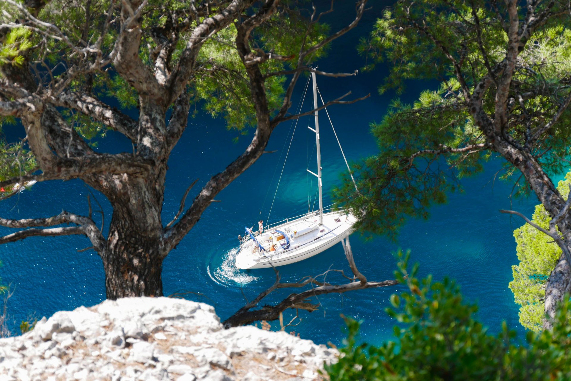 Visiter les calanques de Cassis par la mer et la terre - Onyvatravel
