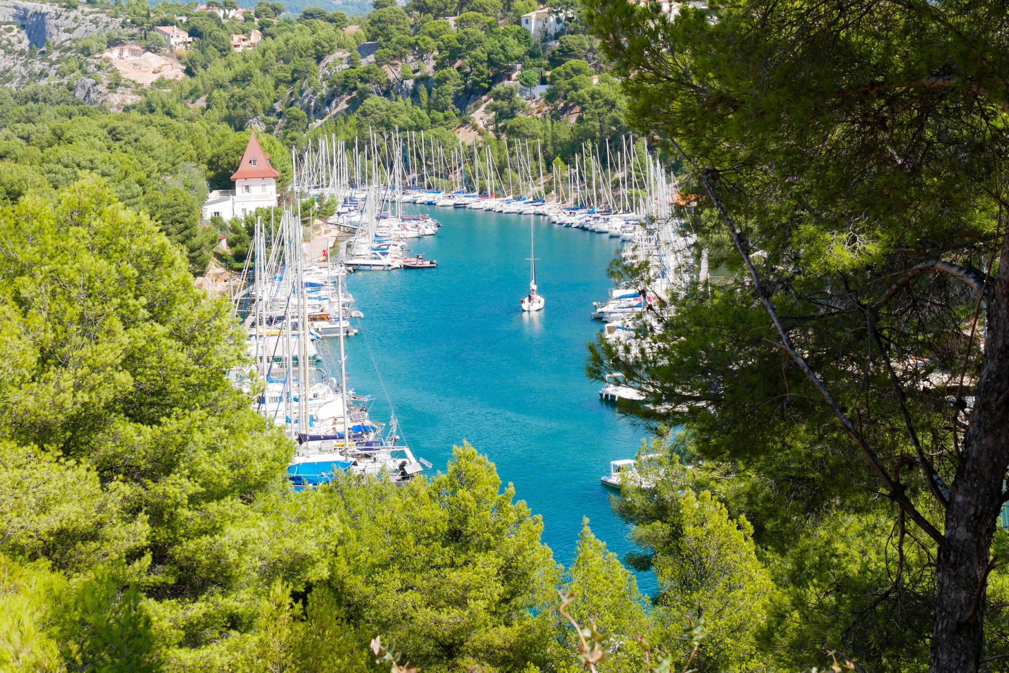 Visiter les calanques de Cassis par la mer et la terre - Onyvatravel